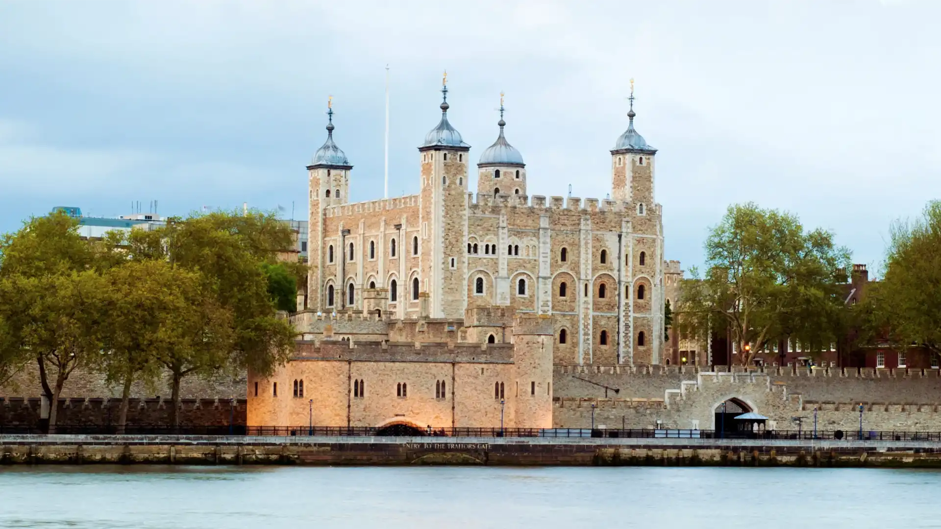 10 Must-See Attractions in England - Take Me To Travel
